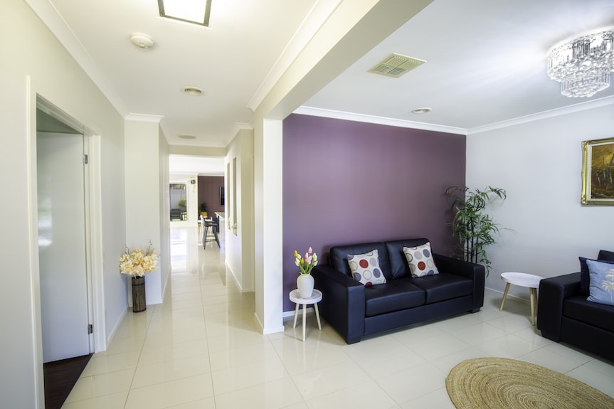 Popular Grand Villa Walking Distance To Sports Stadium,mcd,kfc,dining & Shops - Shepparton