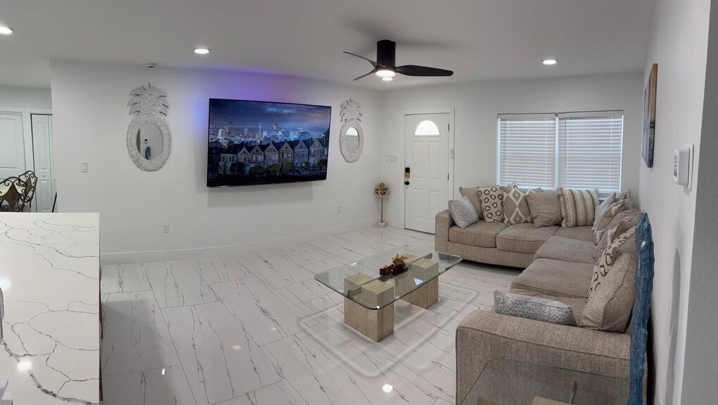 Pinecraft Area. Huge And Private Backyard. Near Beach. 5 Beds. - Sarasota, FL