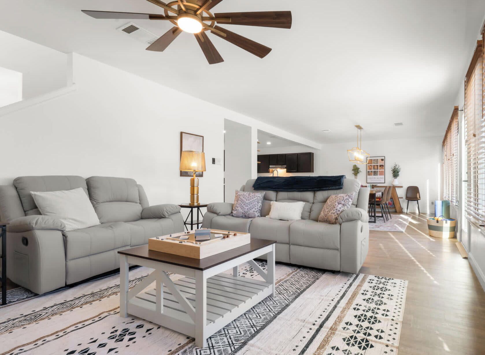 Georgian 5br Retreat Heat / Chilled Pool + Hot Tub - Georgetown, TX