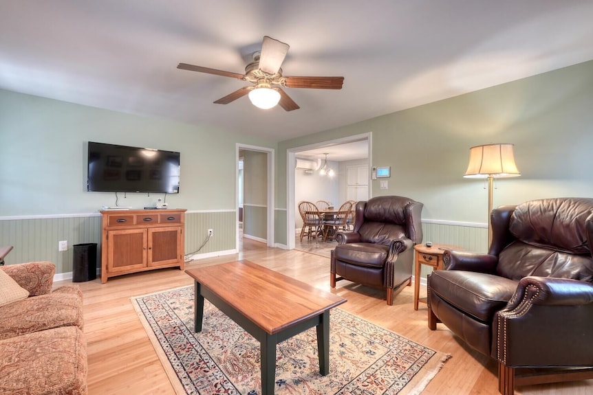 Thistle Dew - Cozy 2 Br Cabin For A Small Family Getaway! Dog-friendly - Suches, GA