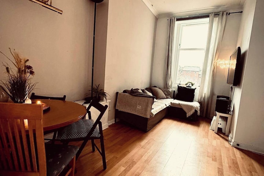 2 Bed Flat - Sleeps 4 - Parking - Wifi - Glasgow
