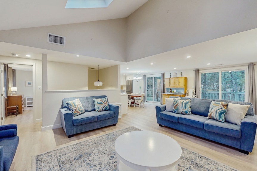 Peaceful Cape Retreat With Extra Sleeping Loft W/ 3 Beds, Foosball, Deck & Yard - Wellfleet, MA