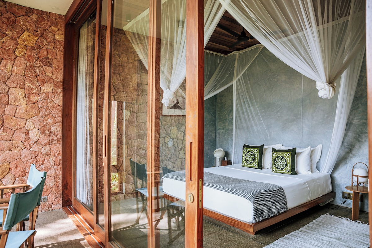 Quarto casal standard, varanda, vista para o jardim | Frigobar, cofres nos quartos, Wi-Fi de cortesia