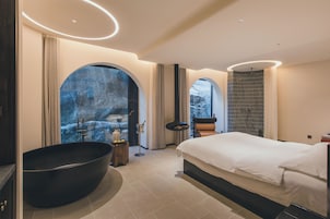 Quarto Duplo Standard, vista para a colina | Minibar grátis, secretária 