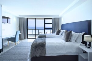 Suíte estúdio premier, vista para o oceano | Cofres nos quartos, ferros/tábuas de passar roupa, Wi-Fi de cortesia