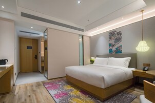 Quarto Duplo Superior, Vista para a cidade | Secretária adequada para computadores portáteis, Wi-fi grátis 