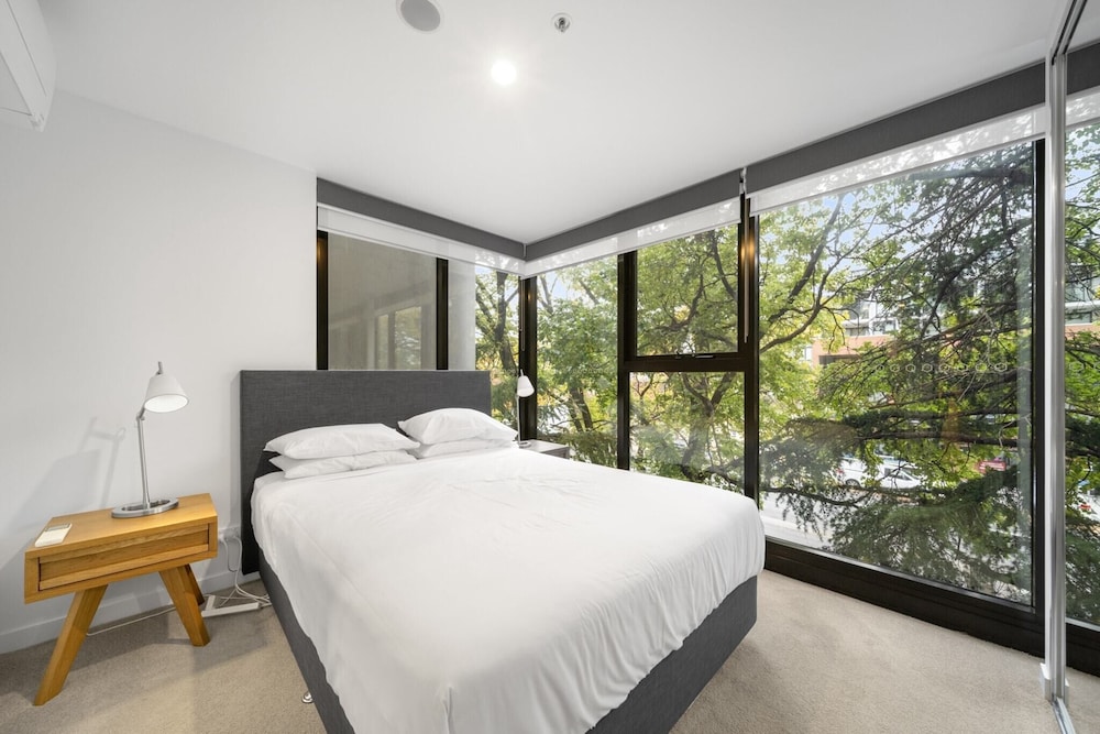 Chic Inner-City 2-Bed Abode with Pool, Gym & Sauna - Canberra | Vrbo