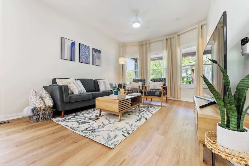 New! 10-min To Downtown - Chicago