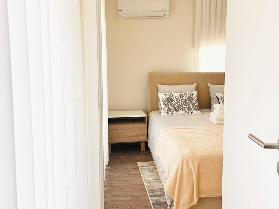 Apartamento, vista para o canal | Ferros/tábuas de passar roupa, Wi-Fi de cortesia