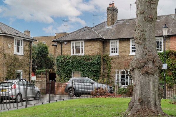 Secret Garden Square, by Veeve Reviews, Deals & Photos 2026 - Expedia