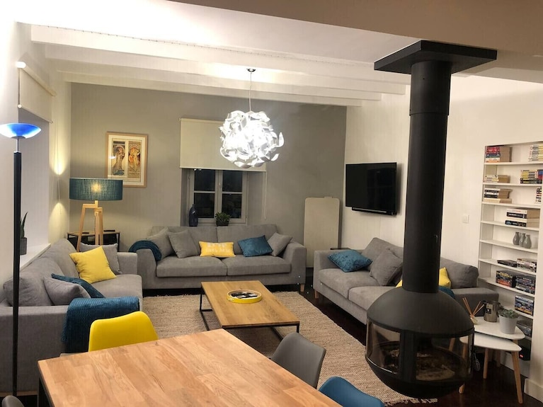 Villa 240m², 6 Chambres, Avec Jardin, Vue Lac - Aix-les-Bains