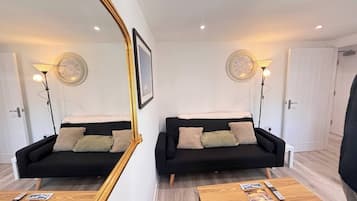 Apartamento, 2 quartos | Sala