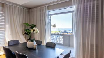 Apartamento | 3 quartos, secretária, internet de alta velocidade