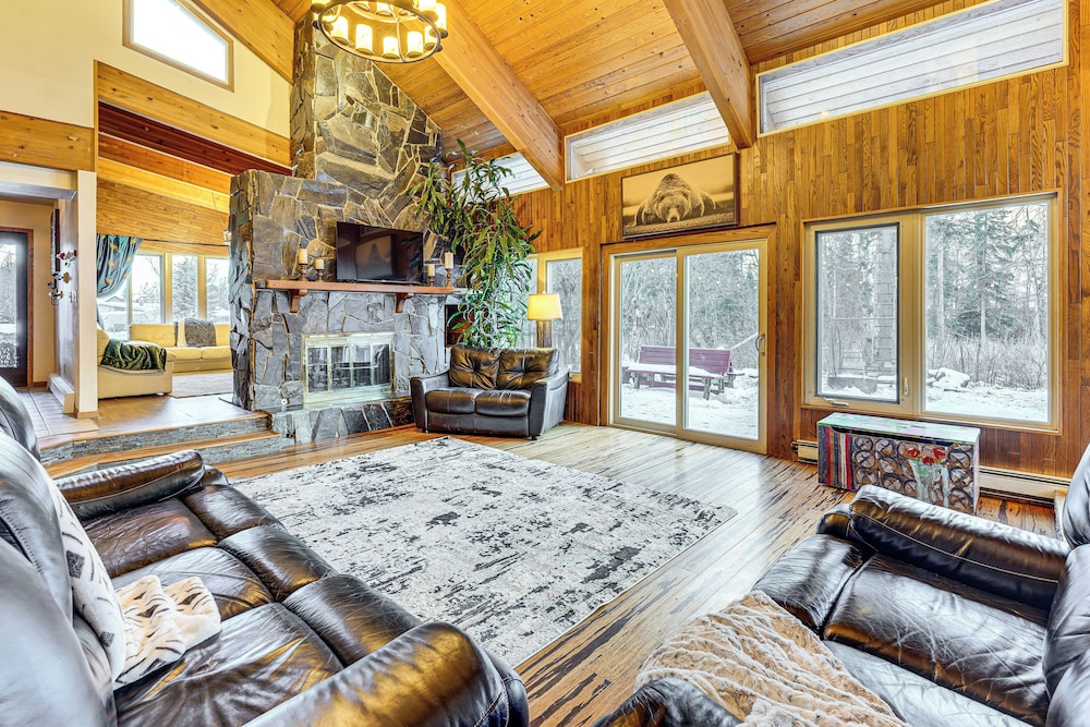 Hike, Ski & Soak! Spacious Anchorage Getaway - Alaska