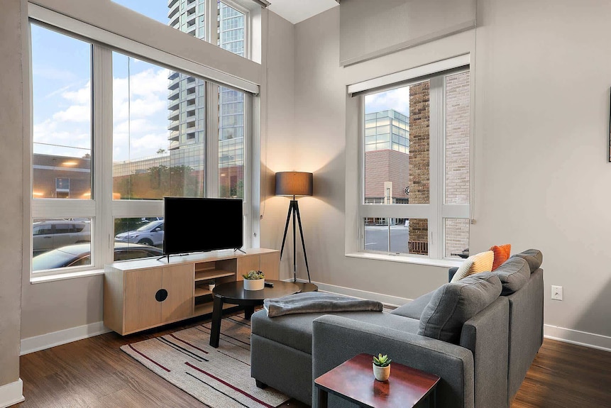 Cozysuites In Marquee 2br 1ba With Pool & Gym - Marais poitevin