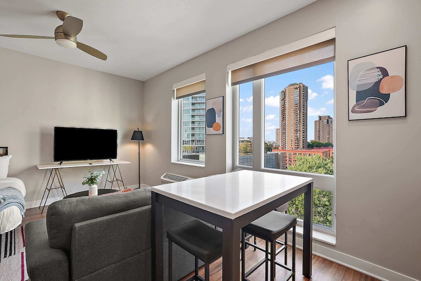 Cozysuites In Marquee Studio Queen With Pool & Gym - Edina, MN