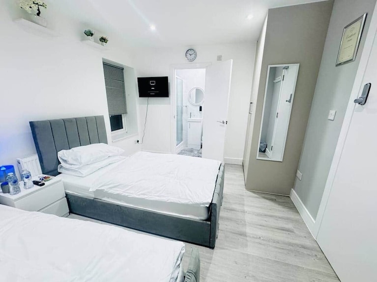 Modern Twin En-suite Close To Cardiff Centre - Barry