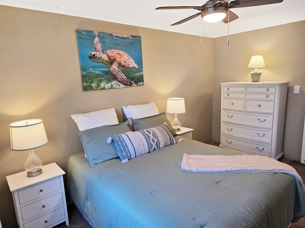 Ocean block, third floor condo just steps to the beach and Atlantic ...