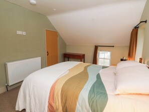 2 quartos, com decoração personalizada, com mobília individualizada 