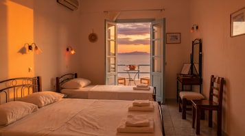 Quarto Triplo, vista para o mar | Cortinas/cortinados opacos, ferro/tábua de engomar