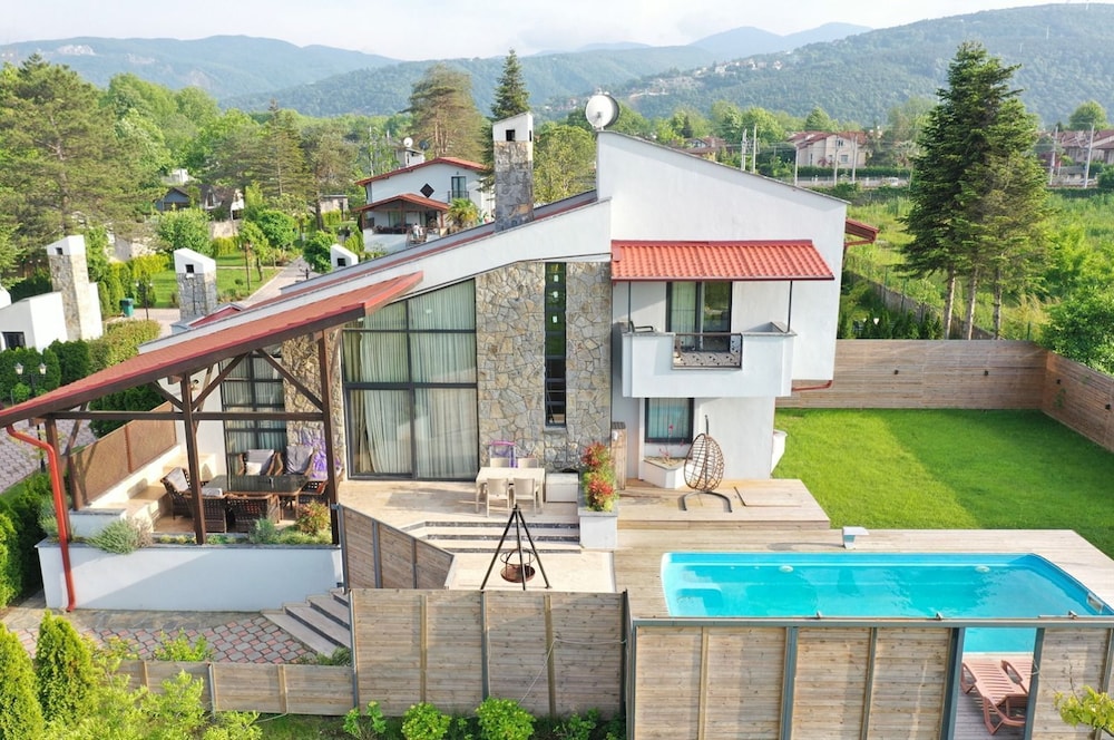 Monk By The Lake Sapanca - Kocaeli
