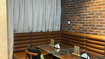 Área de estar no saguão