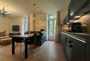 Apartamento Superior | Cozinha privada | Uma máquina de lavar louça