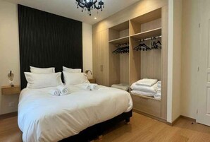 Apartamento Superior | Cortinas/cortinados opacos, ferro/tábua de engomar, Wi-fi grátis