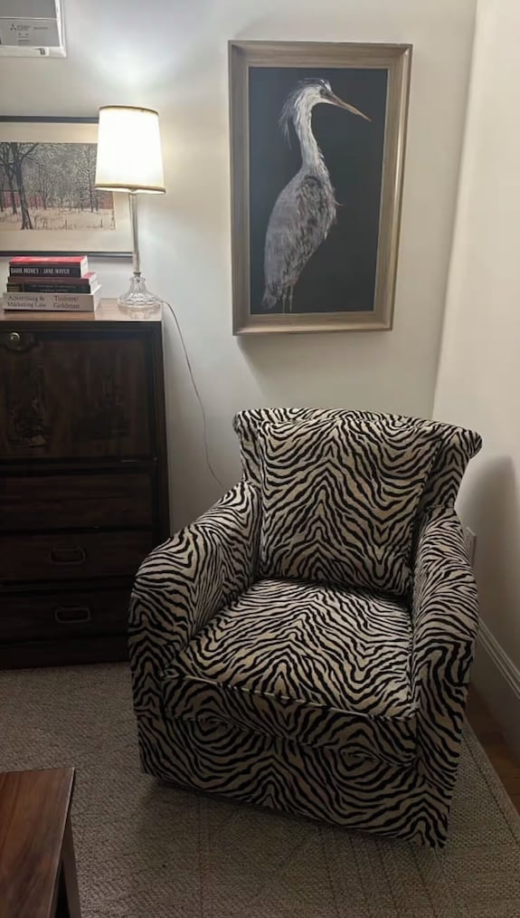 Charming Davis Square Retreat - Burlington, MA