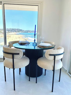 Apartamento, 2 quartos, varanda | Sala de jantar