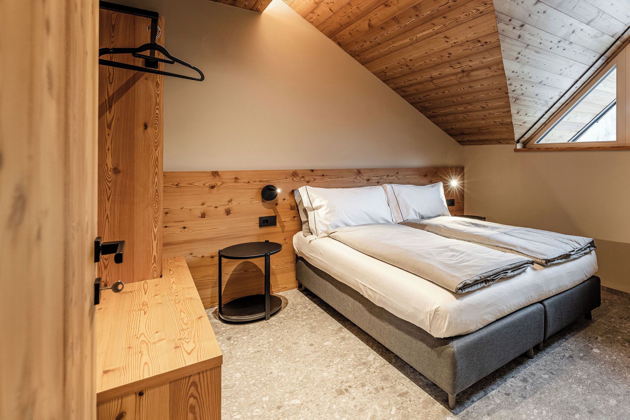 Apartamento, varanda, vista para a montanha | Cortinas/cortinados opacos, ferro/tábua de engomar, Wi-fi grátis 