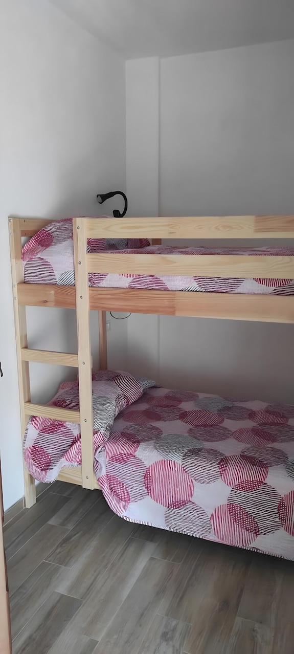 Casa Vacanze Il Primo Sole Met Uitzicht Op De Heuvels, Wi-fi En Airconditioning - Finale Ligure