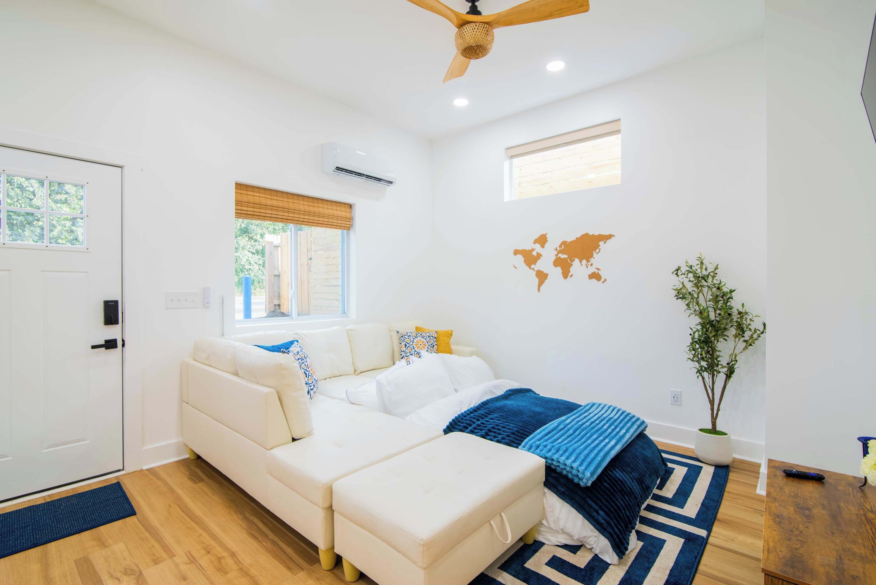 Teeni Santorini | Sauna, Hot Tub, & Fire Pit - Charlotte, NC