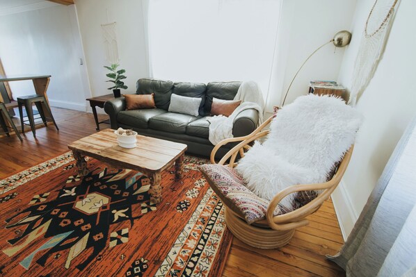 Walk to Downtown Mall, Rustic Bohemian Style Reviews, Deals & Photos ...