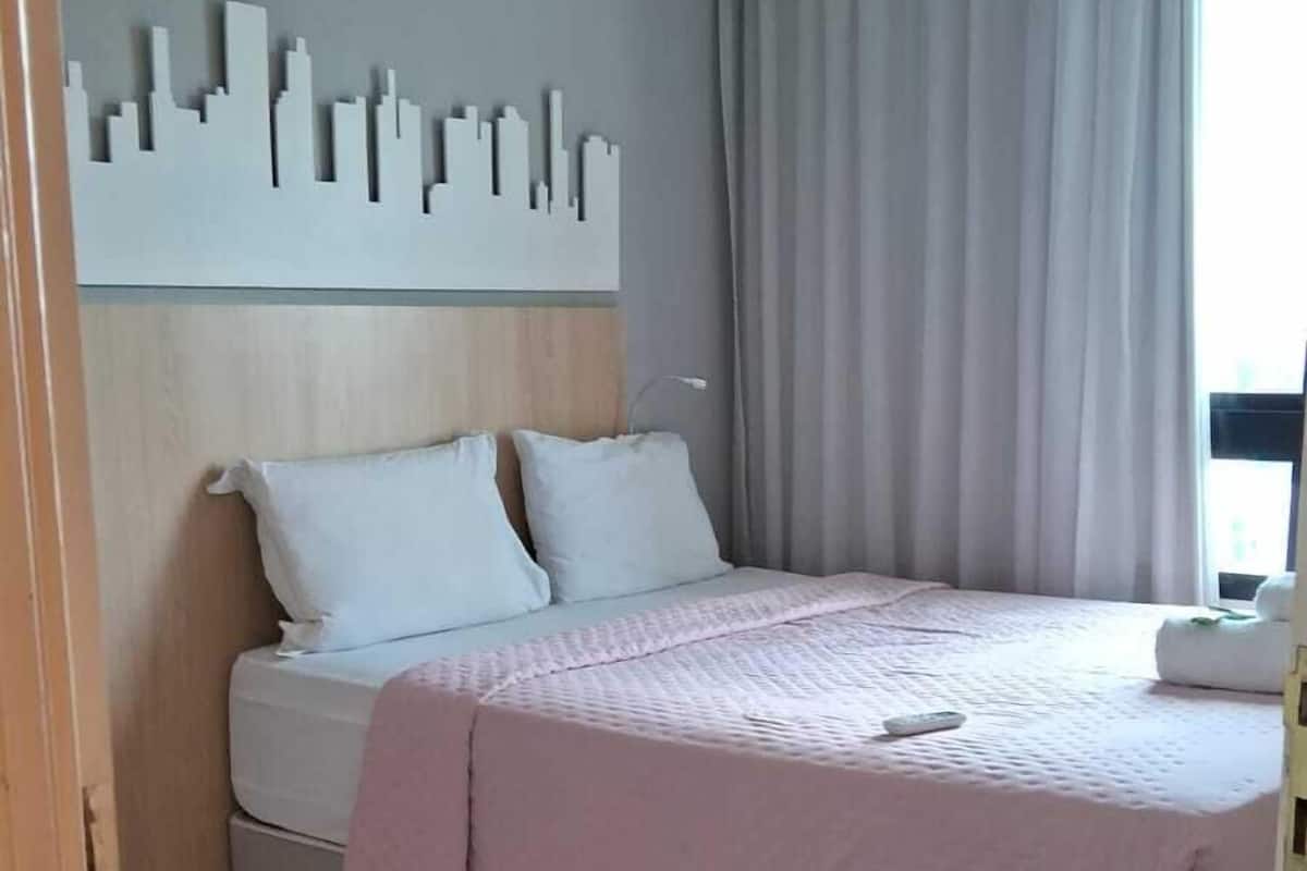 Apartamento conforto, vista para a cidade | Cofres nos quartos, cortinas blackout, Wi-Fi de cortesia
