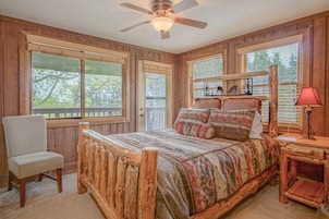 Apartamento em Condomínio Fechado, várias camas, acesso à piscina (2 Br: TreeTop 19) | 2 quartos, com decoração personalizada, com mobília individualizada