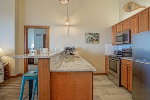 Apartamento em Condomínio Fechado, várias camas (2 Br Plus Den: Allegheny Springs 440) | Cozinha privada