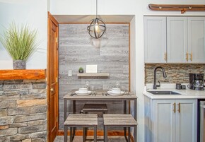 Condo, 1 cama King e sofá-cama, banheira de imersão (1 Br Junior Studio: Rimfire 421) | Cozinha privada