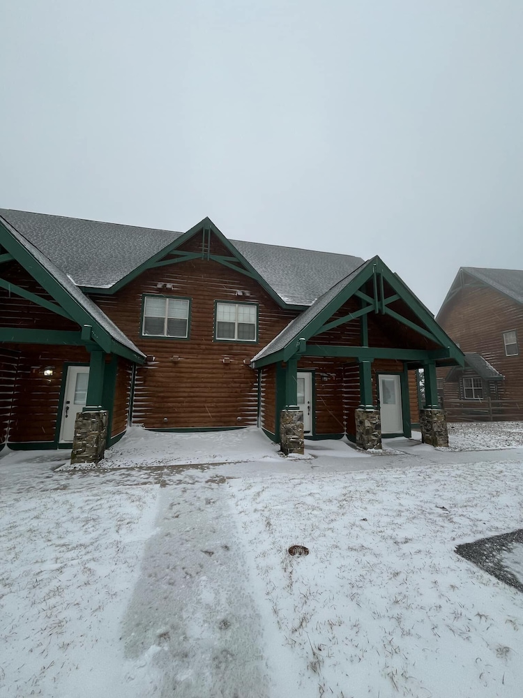 Camp 4 #7: 2 Bedrooms, 2.5 Baths: Slope Side, Gas Fireplace - Snowshoe, WV