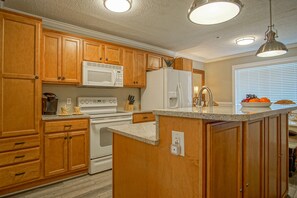 Condo, várias camas, varanda, vista para a montanha (3 Br: Summit 107 B) | Cozinha privada