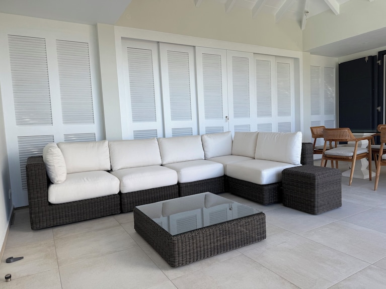 New! Luxury Escape: Spacious Villa With Pool - San Bartolomé