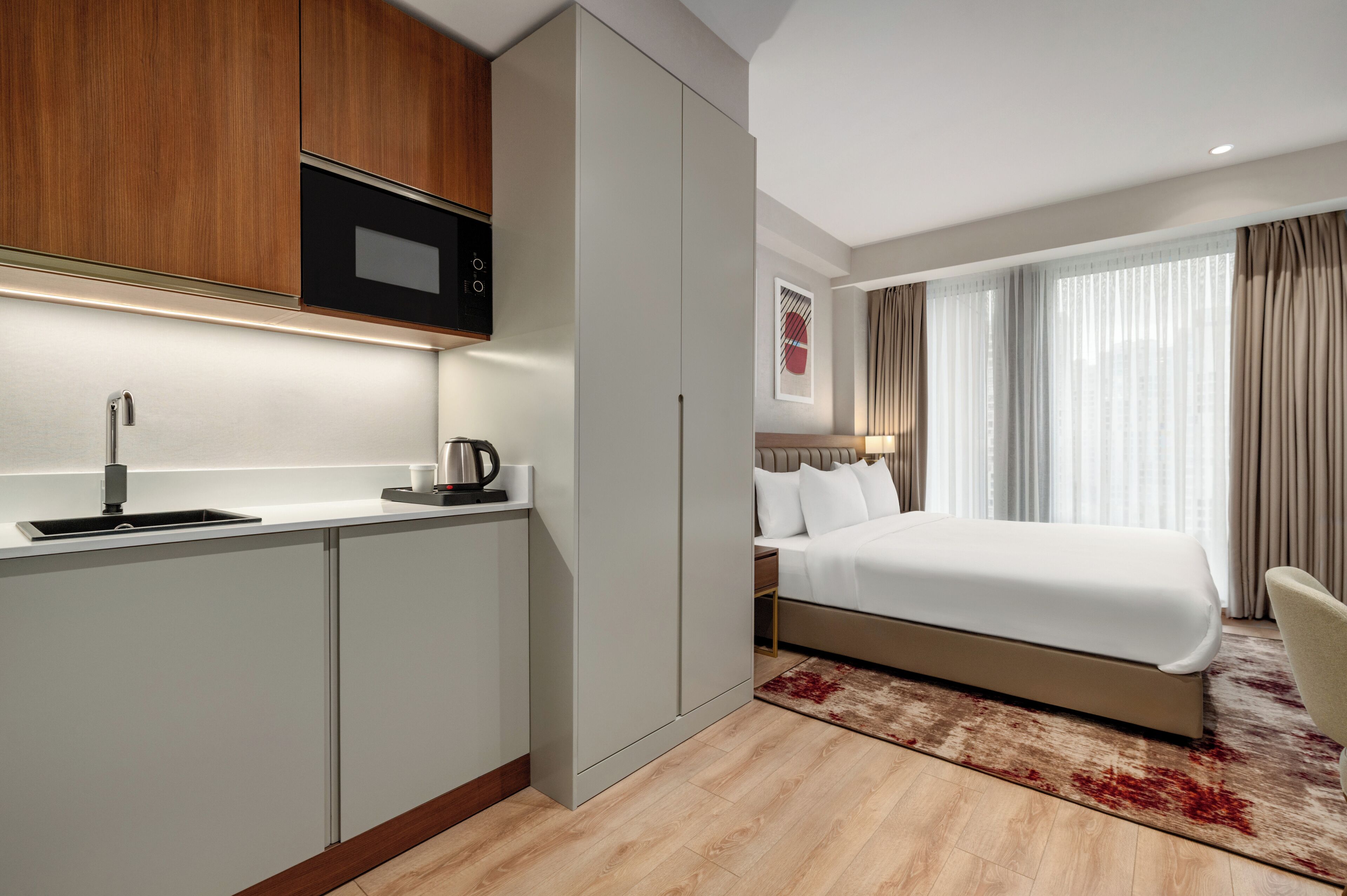 Roupa de alta qualidade, minibar, cofre com capacidade para portátil 