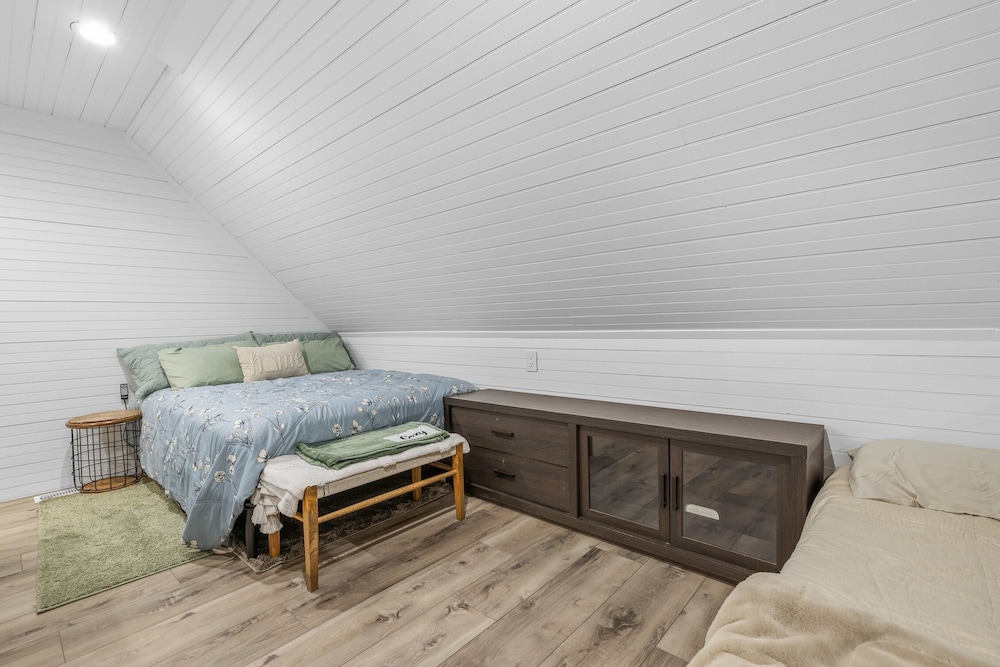 Sand & Sun - beachfront NEW home at Lake Anna Reviews, Deals & Photos ...