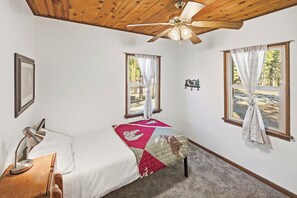 Serene 3-bedroom cabin in Big Bear Lake perfect for relaxing getaway ...