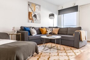 Apartamento, varanda, vista para o pátio | Sala de estar