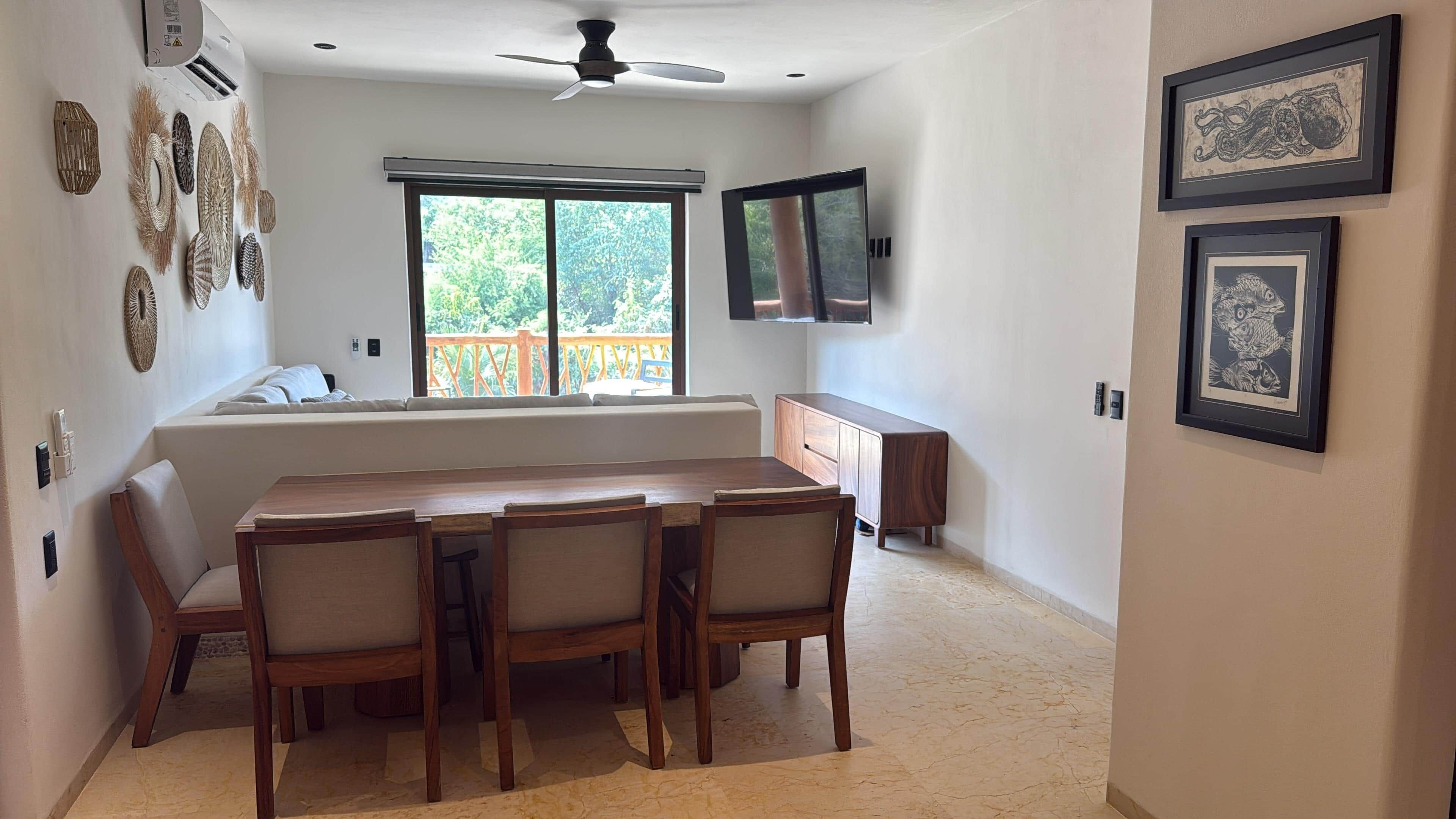 Luxurious 2 Bedroom Steps From Beach - 芝華塔尼歐