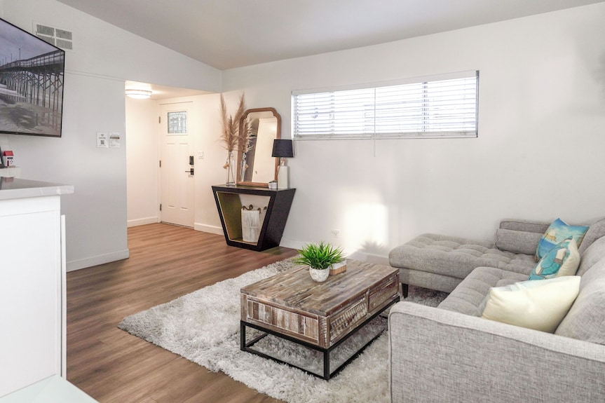 Cozy Beach Lux Unit+king Bed & Ev - Walk To Beach! - 러구나비치