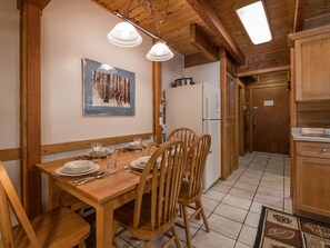 Powder Monkey #3: 3 Bedrooms, 2 Full Baths: Slope Side, Snowshoe: Hotel ...