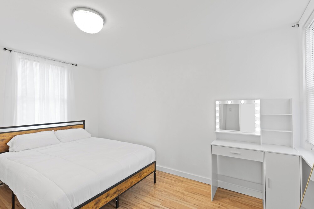 20m to NYC/ Game Room/ 2Parking Spaces - Carlstadt | Vrbo