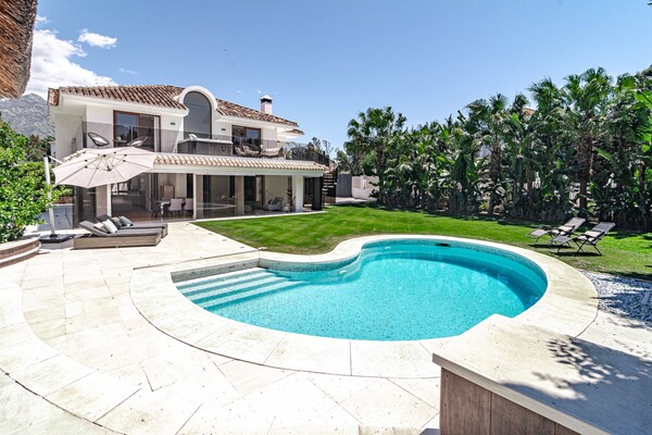 Villa Nottingham: Stunning Private Villa - Marbella